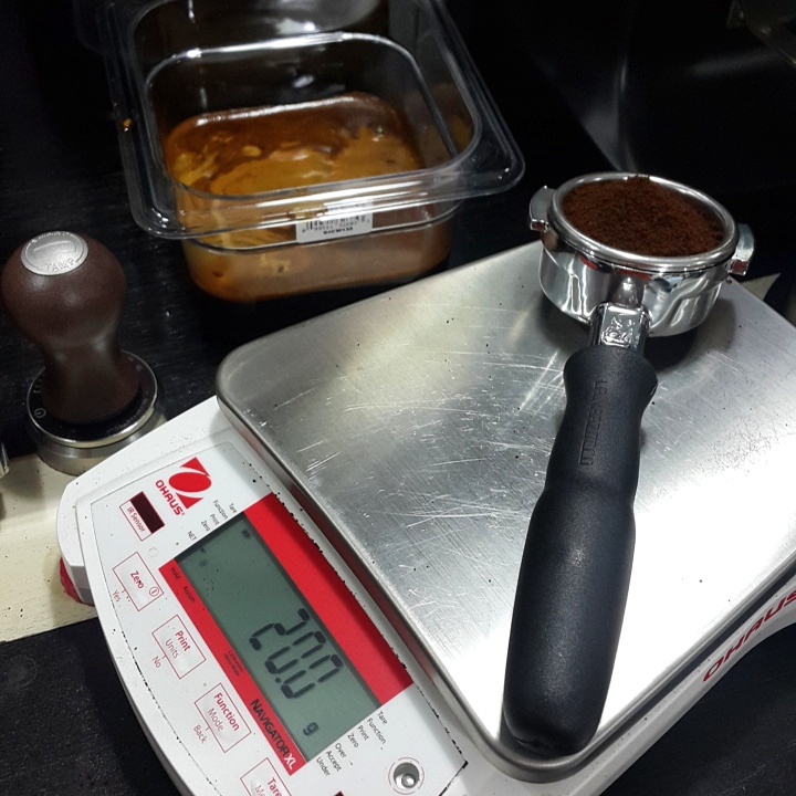 The Impact of Tamping Pressure on Espresso Extraction – Socratic Coffee